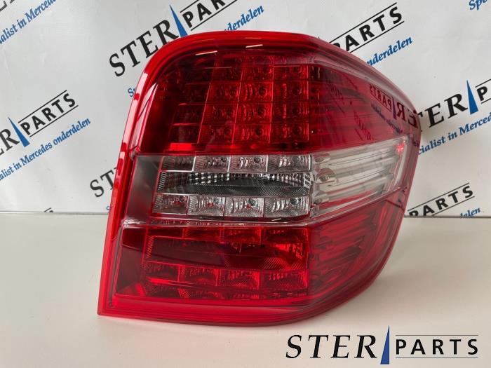 Achterlichten rechts met artikelnummer A1649064300 voorraad