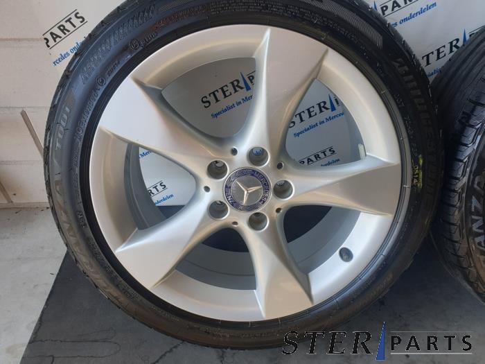 Velgen set + banden Mercedes B 1.6 B-200 BlueEFFICIENCY Turbo 16V ...