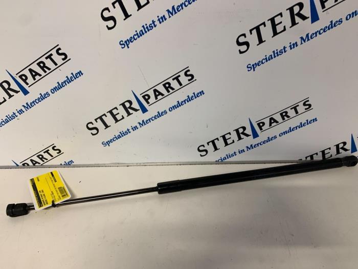 Mercedes W214 Gasdempers Motorkap links voorraad