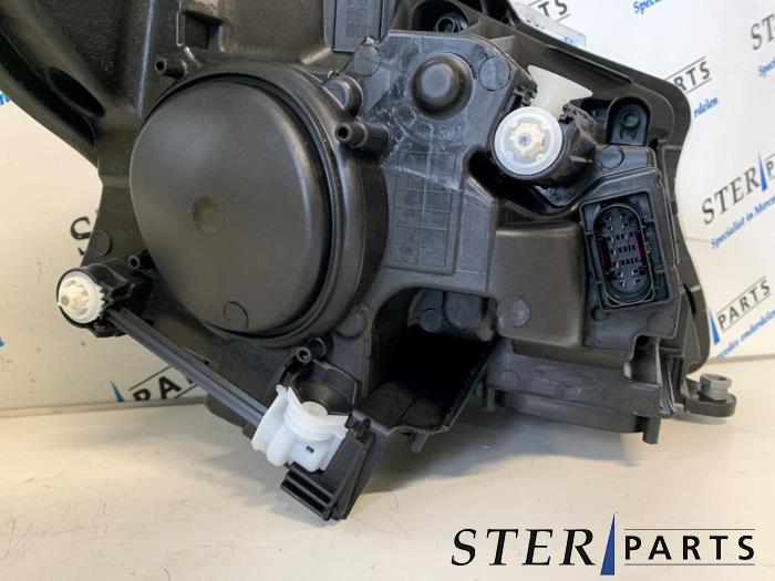 Koplamp links Mercedes Vito 2.0 119 CDI 16V - A4479062301 HELLA