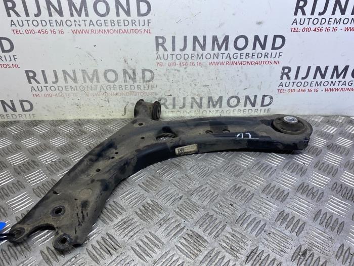 Draagarmen links-voor met artikelnummer 5WA407151 voorraad