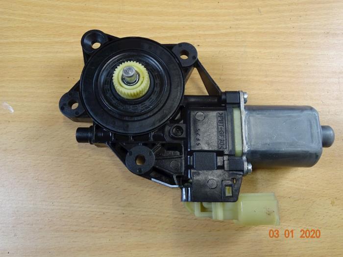 Motoren met artikelnummer 67622757043 voorraad