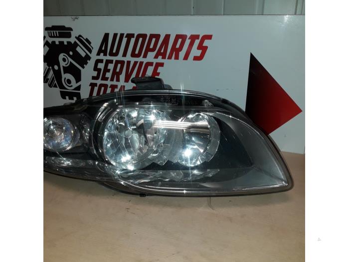 Audi A4 Koplampen rechts voorraad | Onderdelenlijn.nl