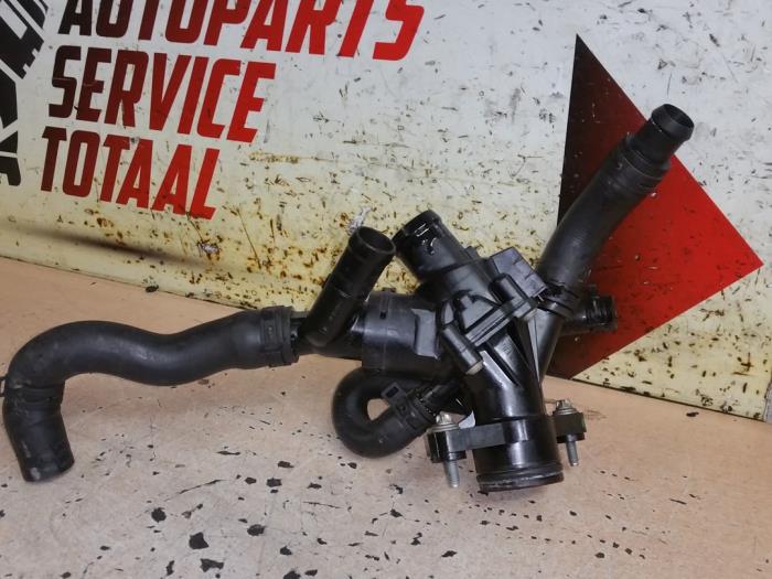 Thermostaathuis Mercedes CLA 1.6 CLA-180 16V - A2702030482 270910