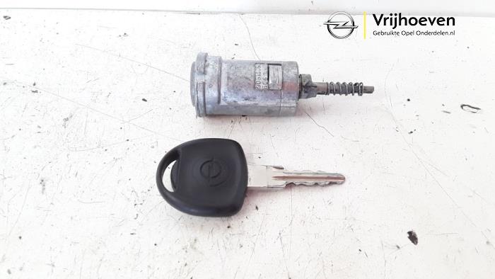 Kontaktsloten + Sleutels met artikelnummer 93172805 voorraad