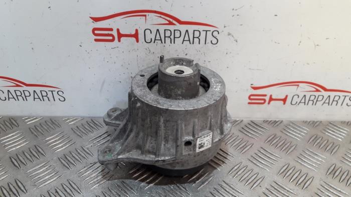 Motorsteunen met artikelnummer A2052406517 voorraad