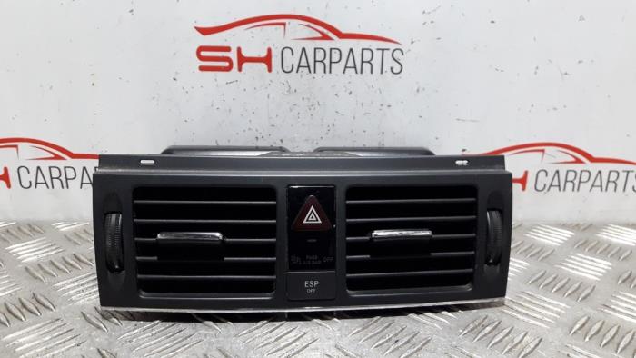 Luchtroosters Dashboard met artikelnummer A2048304054 voorraad