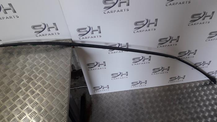 Mercedes W204 Daklijsten links voorraad | Onderdelenlijn.nl