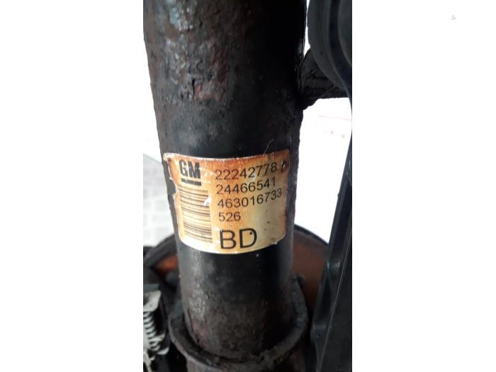 Schokdemperpoot rechts-voor Opel Zafira Mk.II 1.6 16V - 13118565