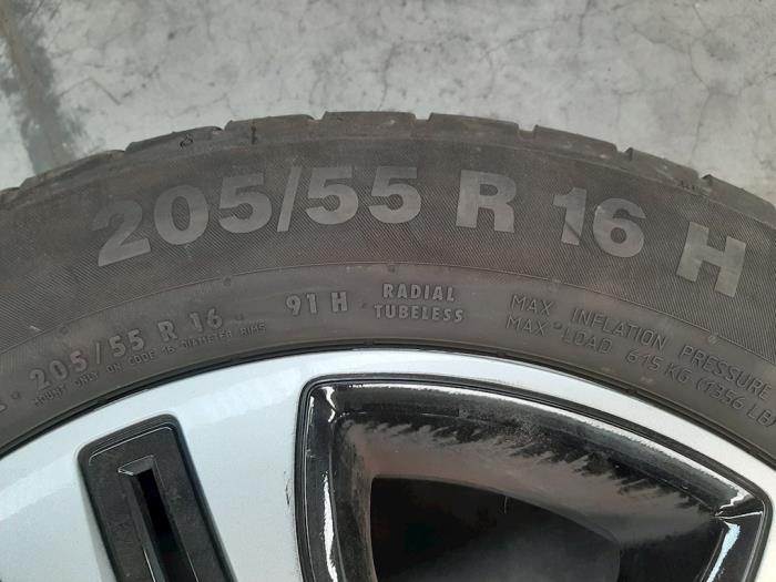 Velgen set + banden Dacia Sandero II 0.9 TCE 12V - 403002053R Staal