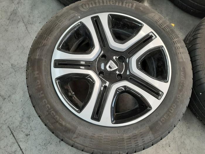 Velgen set + banden Dacia Sandero II 0.9 TCE 12V - 403002053R Staal