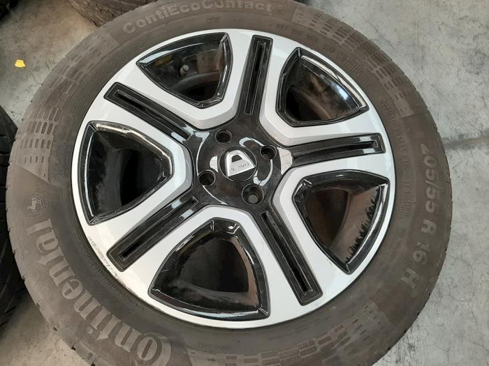 Velgen set + banden Dacia Sandero II 0.9 TCE 12V - 403002053R Staal