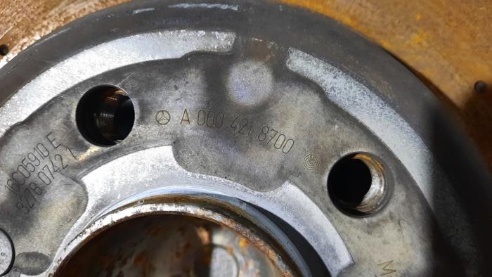 Fusee rechts-voor Mercedes E E-220d 2.0 Turbo 16V - A0004218700