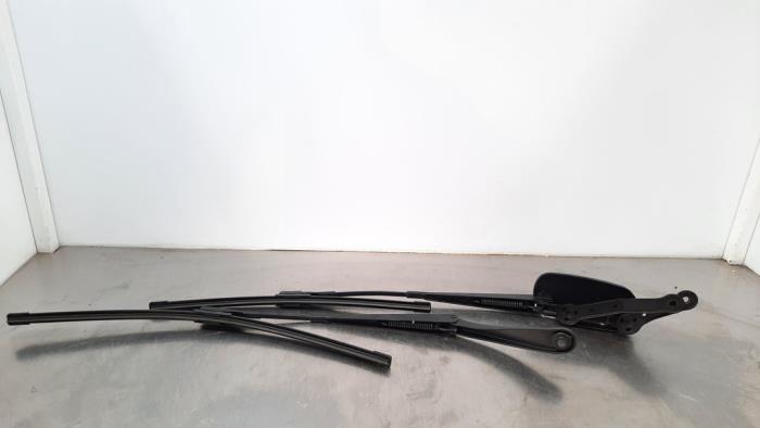 Ruitenwisserarmen voor met artikelnummer A1768203400 voorraad