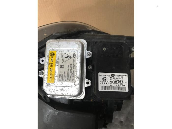 Koplamp links Volkswagen Golf Plus 1.4 TSI 160 16V - 4F0941329C HELLA