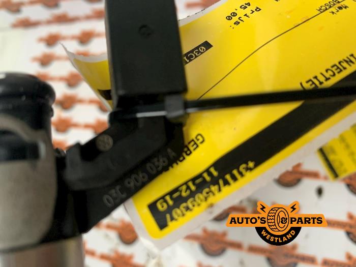 Injector (benzine injectie) Volkswagen Golf V 1.6 FSI 16V - 03C133036D ...