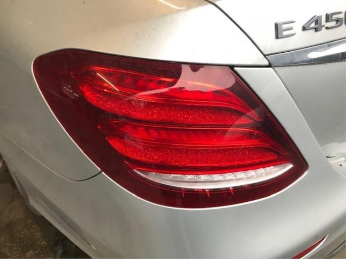 Achterlichten links met artikelnummer 2139067700 voorraad