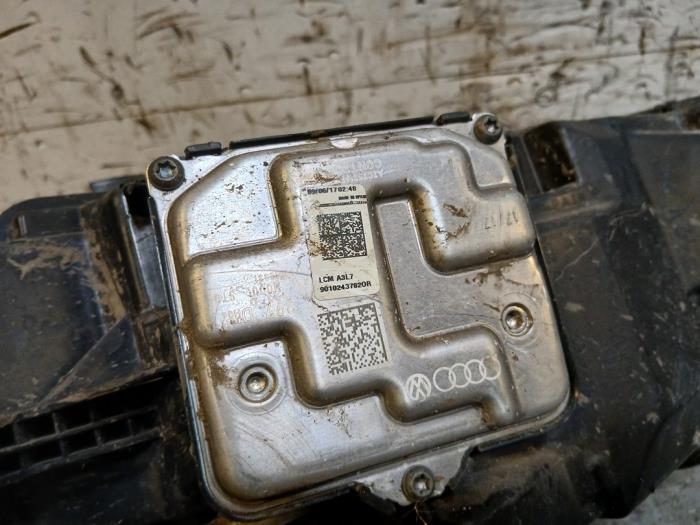 Koplamp links Audi RS 3 Limousine 2.5 TFSI 20V Quattro - 8V0941773C