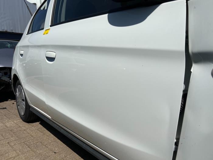 Portier 4Deurs rechts-voor Mitsubishi Space Star 1.0 12V W19A - 5700B484
