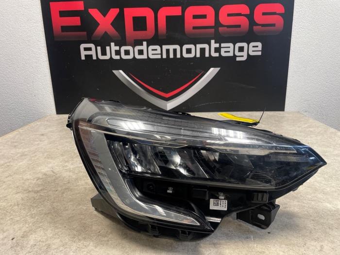 Koplampen rechts met artikelnummer 260100902R voorraad