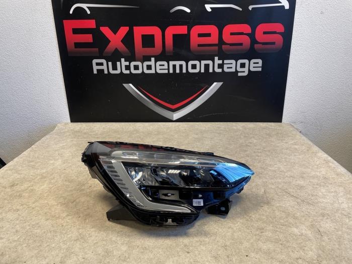 Koplampen rechts met artikelnummer 260100902R voorraad