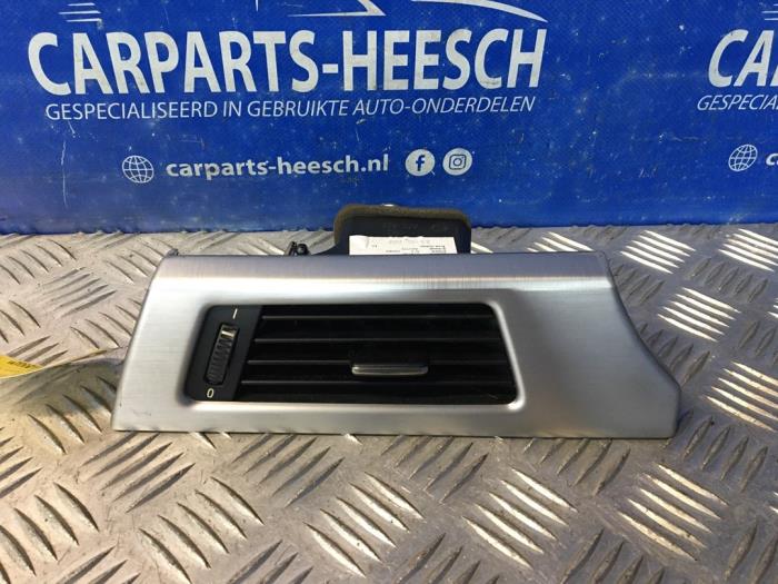 Luchtroosters Dashboard met artikelnummer 64229130459 voorraad