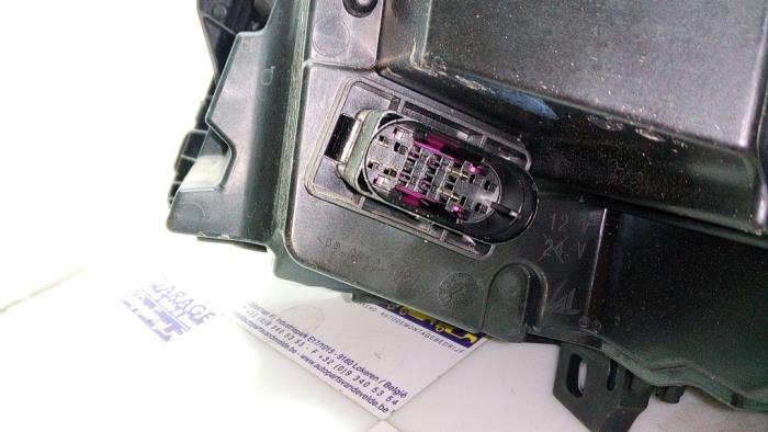 Koplamp rechts Mercedes GLA 2.0 200 Turbo 16V - A1569067600 MERCEDES