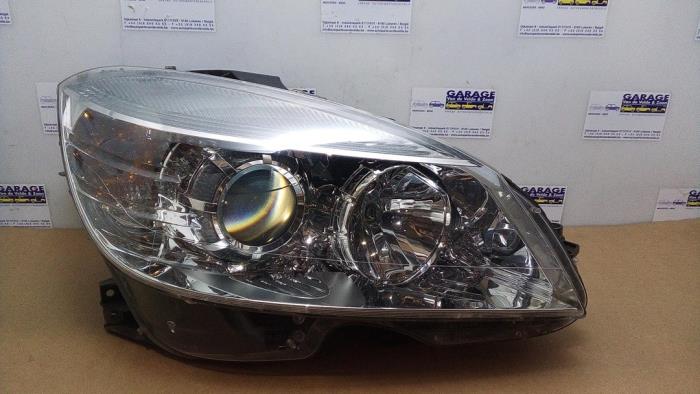 Koplampen links met artikelnummer A2049065103 voorraad