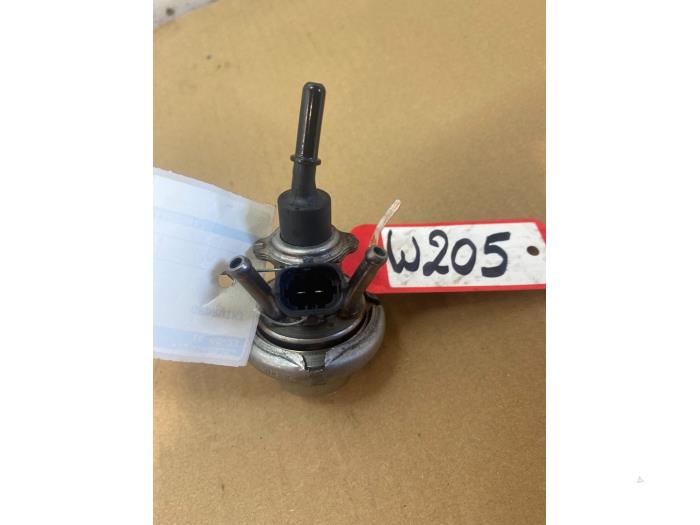 Adblue injector Mercedes C Estate C-200 2.0 CGI 16V 4-Matic - A0004901113