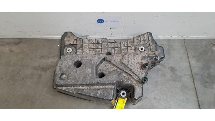 Adblue tank Mercedes E Estate E-200d 1.6 Turbo 16V - A2134709301 654916