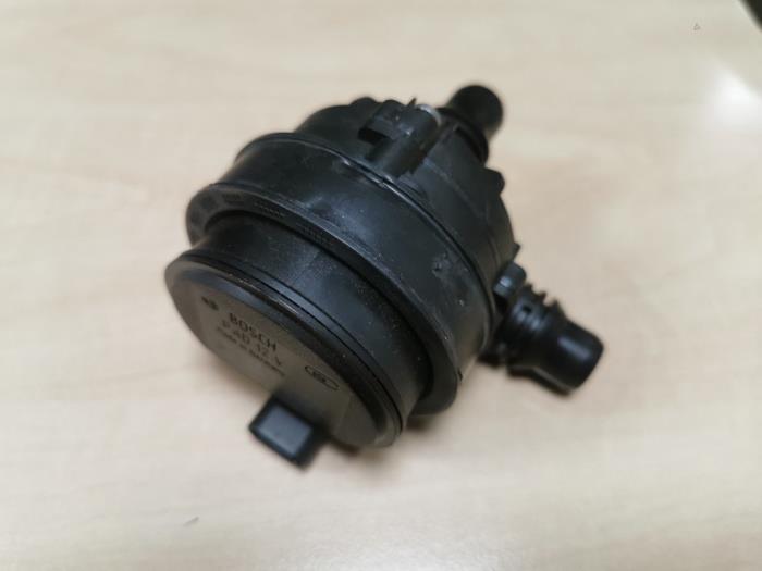 Extra waterpomp Mercedes - A0005003600 BOSCH