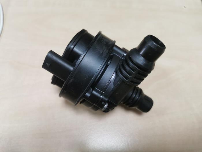 Extra waterpomp Mercedes - A0005003600 BOSCH