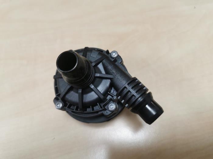Extra waterpomp Mercedes - A0005003600 BOSCH