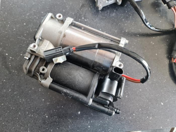 Luchtpomp (Vering) Mercedes C-Klasse - A0993200004 WABCO