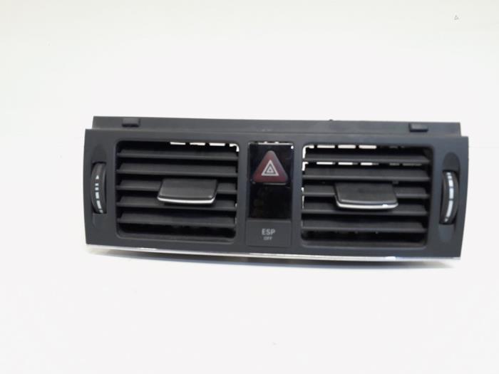 Luchtroosters Dashboard met artikelnummer A2048304054 voorraad