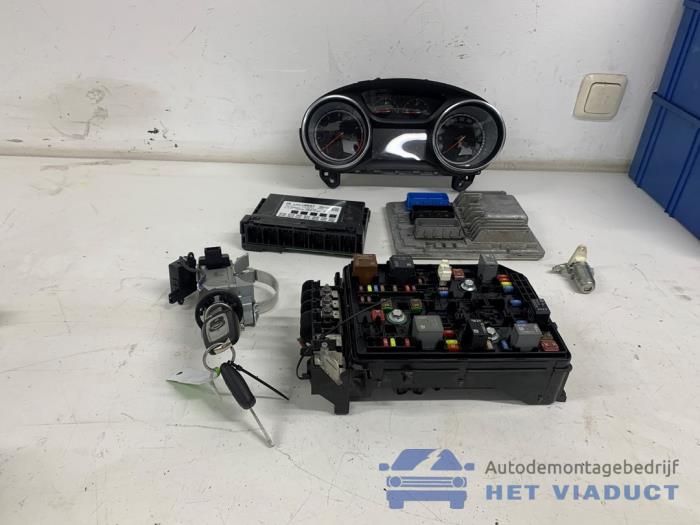 Opel Astra Contaktsloten + computers voorraad | Onderdelenlijn.nl