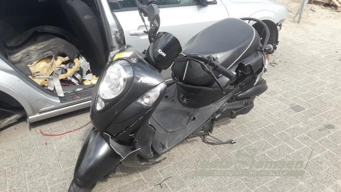 Sym Mio Scooter (Sloopvoertuig, 2014, Graniet) Auto Samsen B.V.