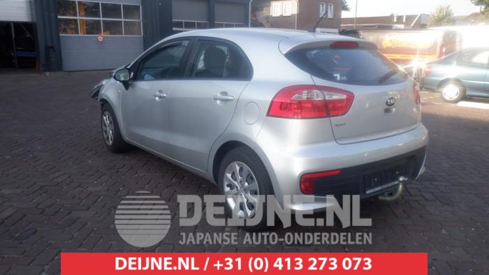 Kia Rio III 1.2 CVVT 16V Sloopvoertuig (2015, Zilvergrijs)