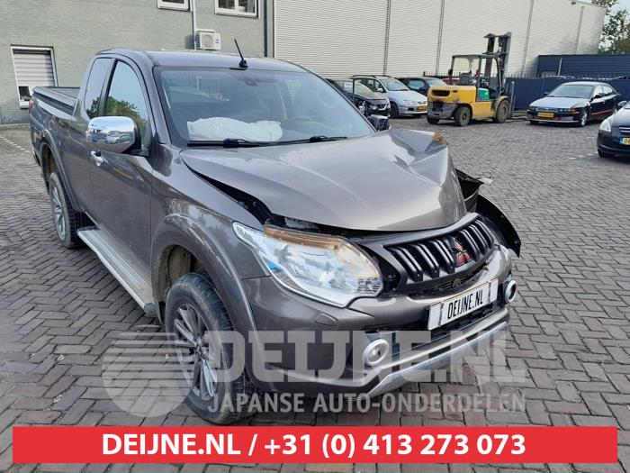 Mitsubishi L-200 2.4 Clean Diesel 4WD Sloopvoertuig (2016, Bruin)