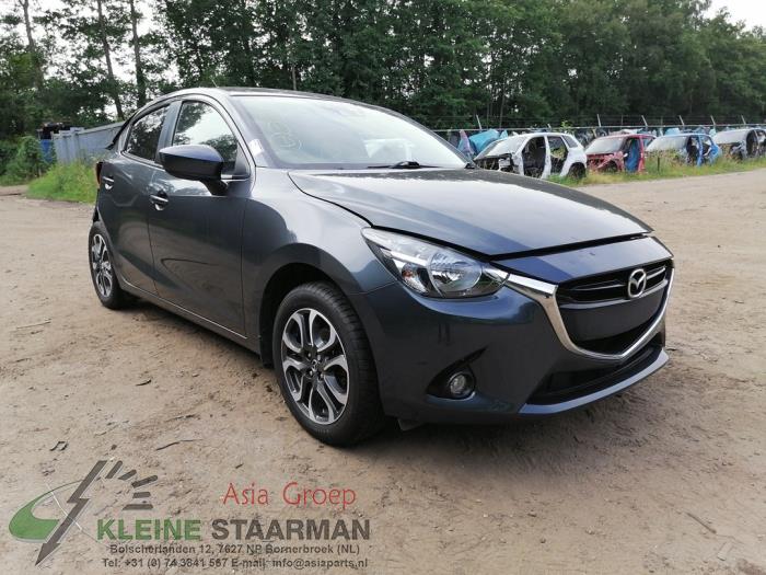 Mazda 2 1.5 SkyActiv-G 90 Sloopvoertuig (2016, Donker, Grijs)