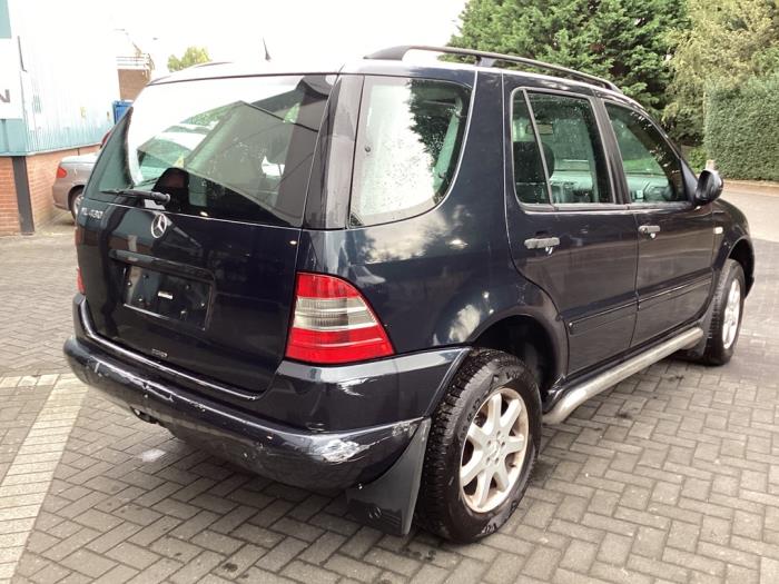 Mercedes ML I 430 4.3 V8 24V Autom. Sloopvoertuig (2002, Zwart)