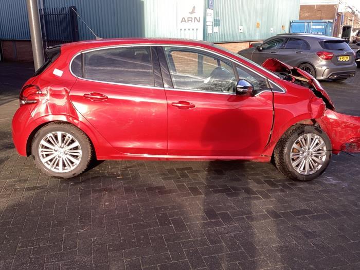 Peugeot 208 I 1.2 Vti 12V PureTech 82 Sloopvoertuig (2016, Rood)