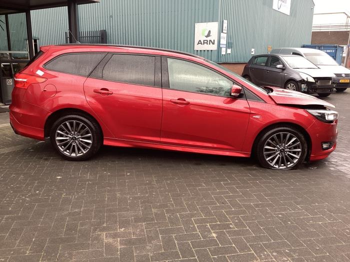 Ford Focus 3 Wagon 1.0 Ti-VCT EcoBoost 12V 125 Sloopvoertuig (2018, Rood)