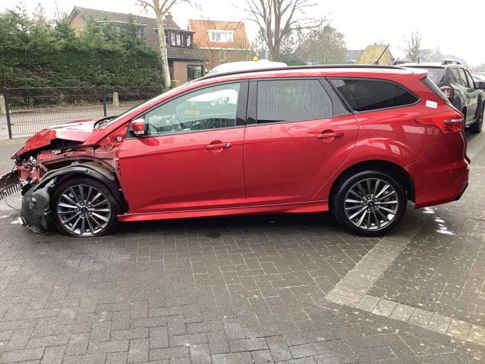 Ford Focus 3 Wagon 1.0 Ti-VCT EcoBoost 12V 125 Sloopvoertuig (2018, Rood)
