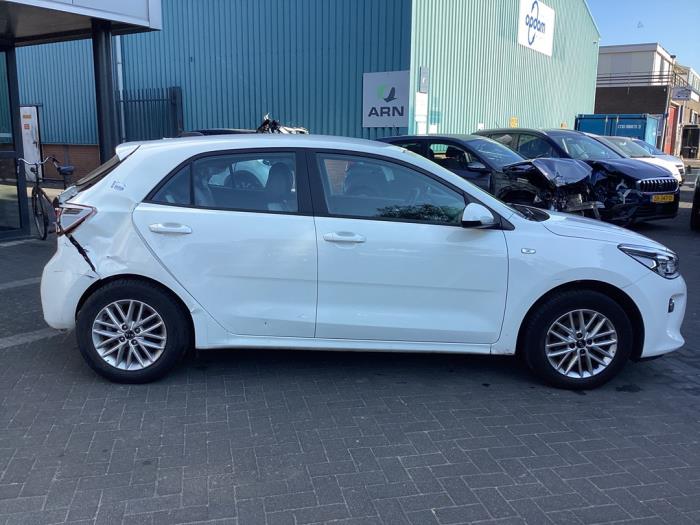 Kia Rio IV 1.0i T-GDi 100 12V Sloopvoertuig (2018, Wit)