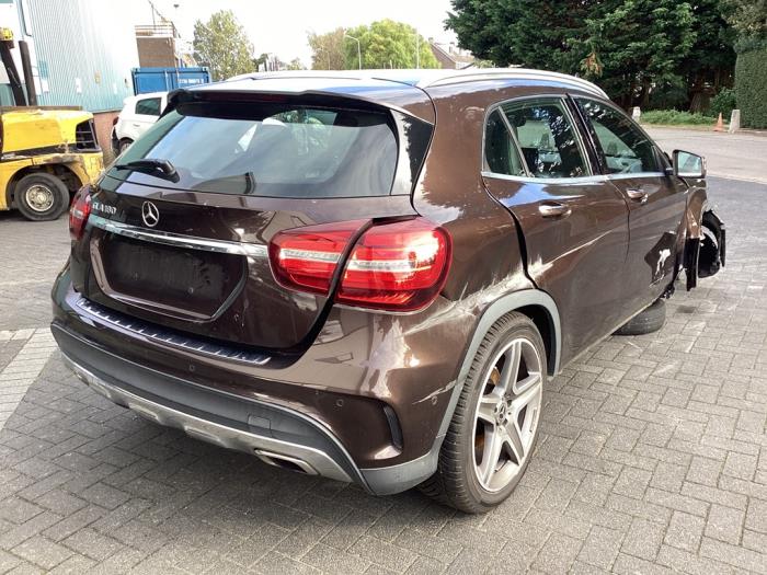 Mercedes GLA 1.6 180 16V Sloopvoertuig (2018, Bruin)