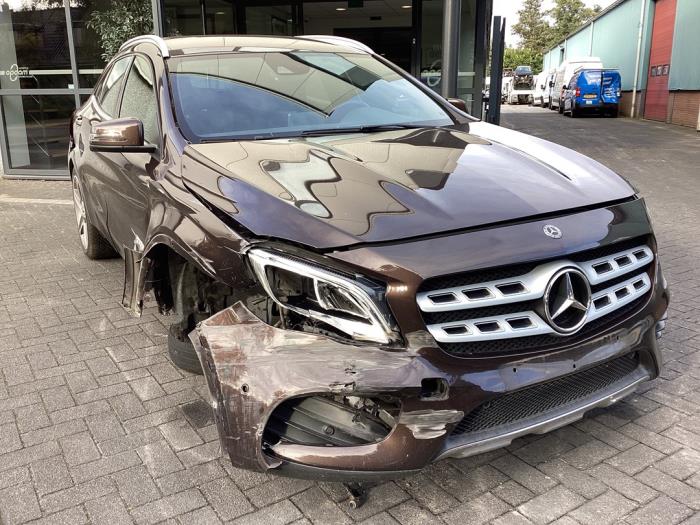 Mercedes GLA 1.6 180 16V Sloopvoertuig (2018, Bruin)