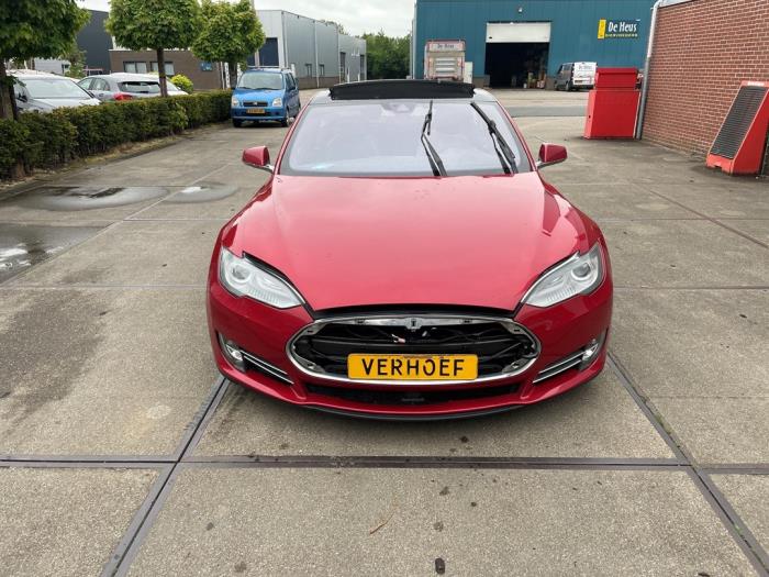 Tesla Model S 90D Sloopvoertuig (2016, Rood) Verhoef Cars & Parts