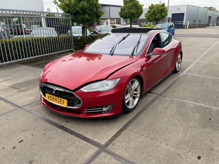 Tesla Model S 90D Sloopvoertuig (2016, Rood) Verhoef Cars & Parts