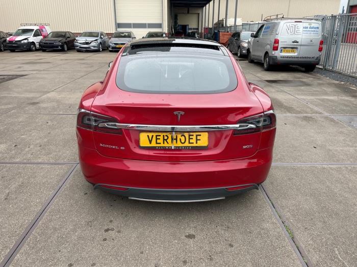 Tesla Model S 90D Sloopvoertuig (2016, Rood) Verhoef Cars & Parts